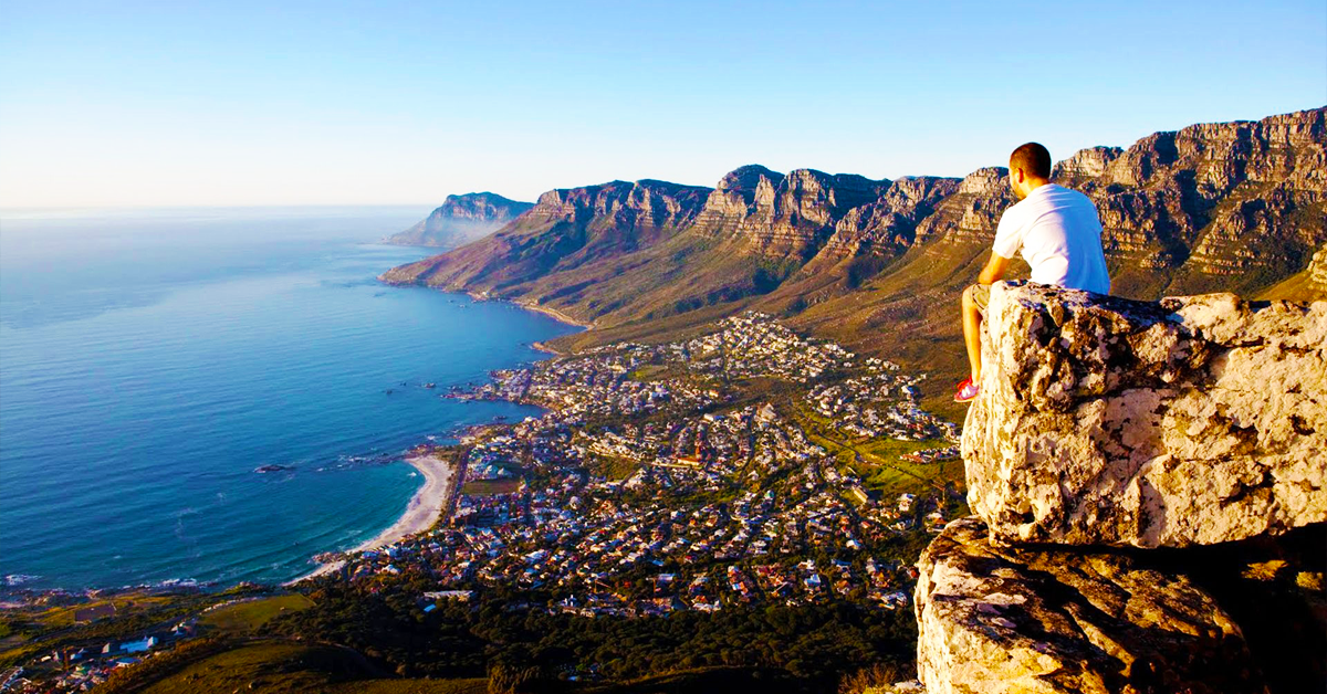 20 Photos Showing The Hidden Beauty In Otherwise Run-Down, Crumbling Cities