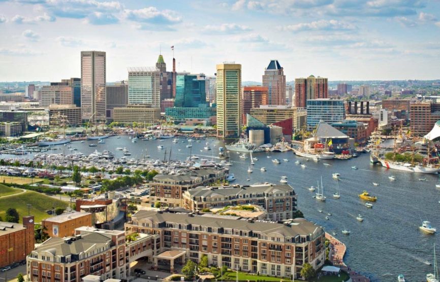 20 Photos Showing The Hidden Beauty In Otherwise Run-Down, Crumbling Cities