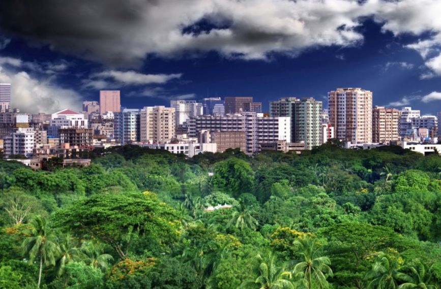 20 Photos Showing The Hidden Beauty In Otherwise Run-Down, Crumbling Cities