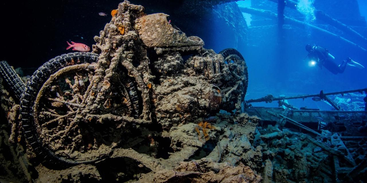 25 Things Actually Found Underwater By Deep-Sea Divers