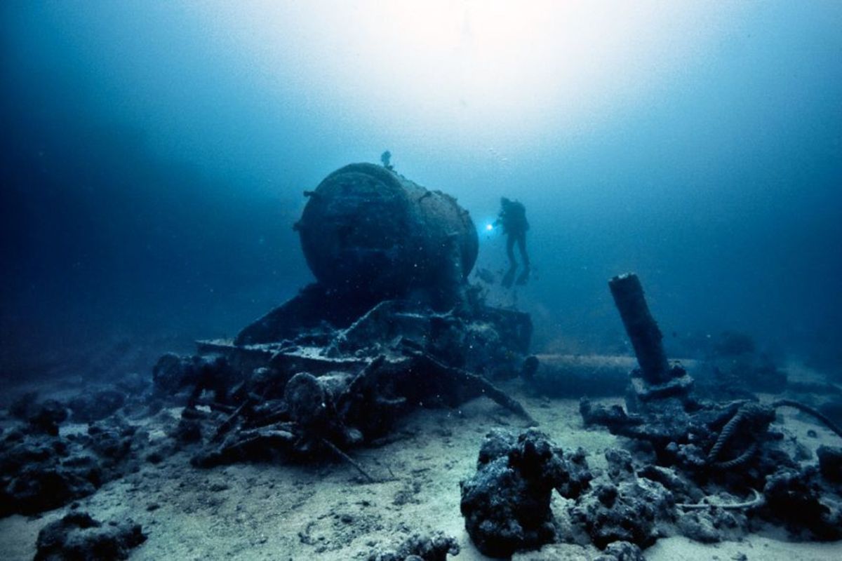 25 Things Actually Found Underwater By Deep-Sea Divers