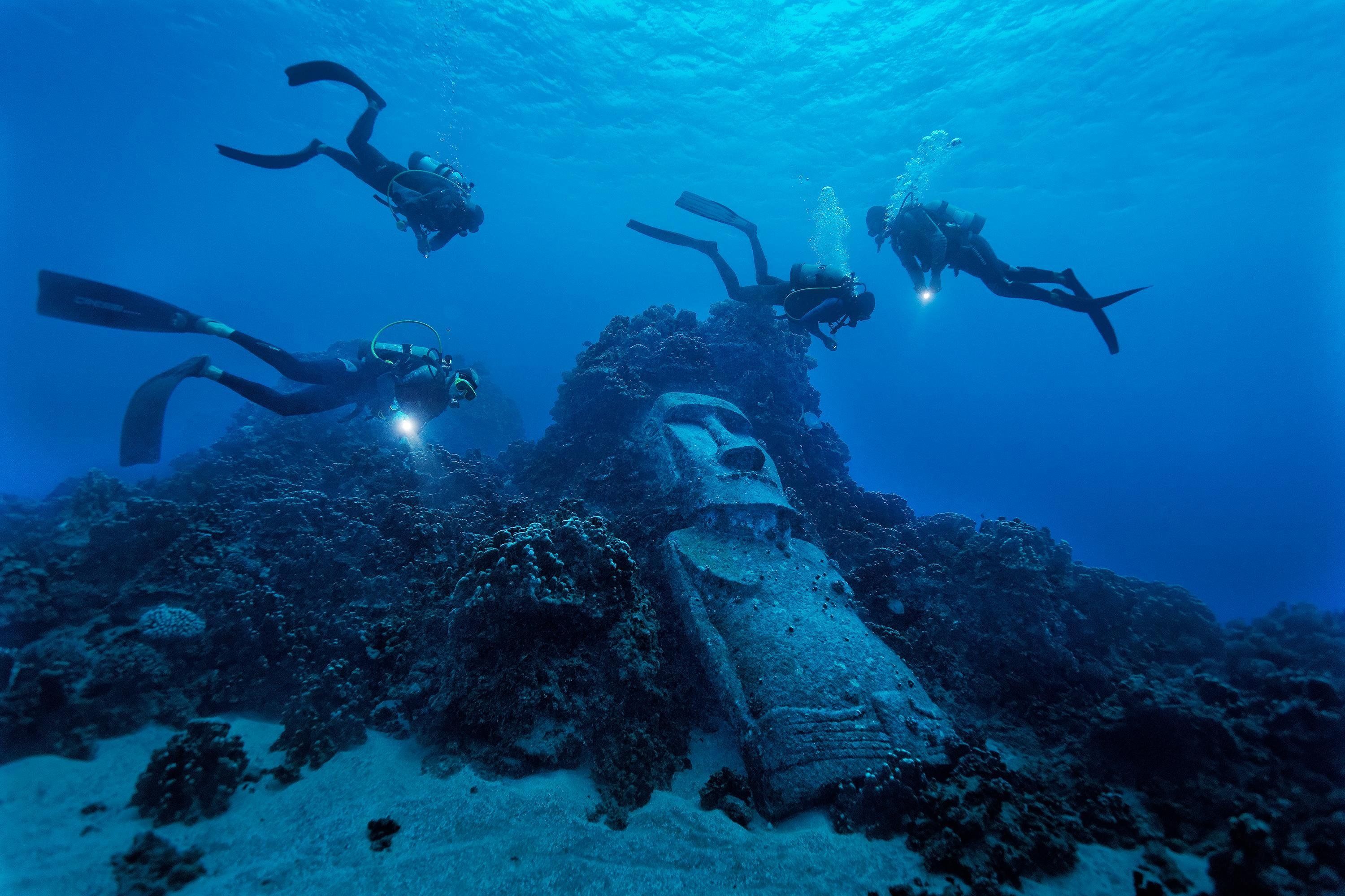 25 Things Actually Found Underwater By Deep-Sea Divers