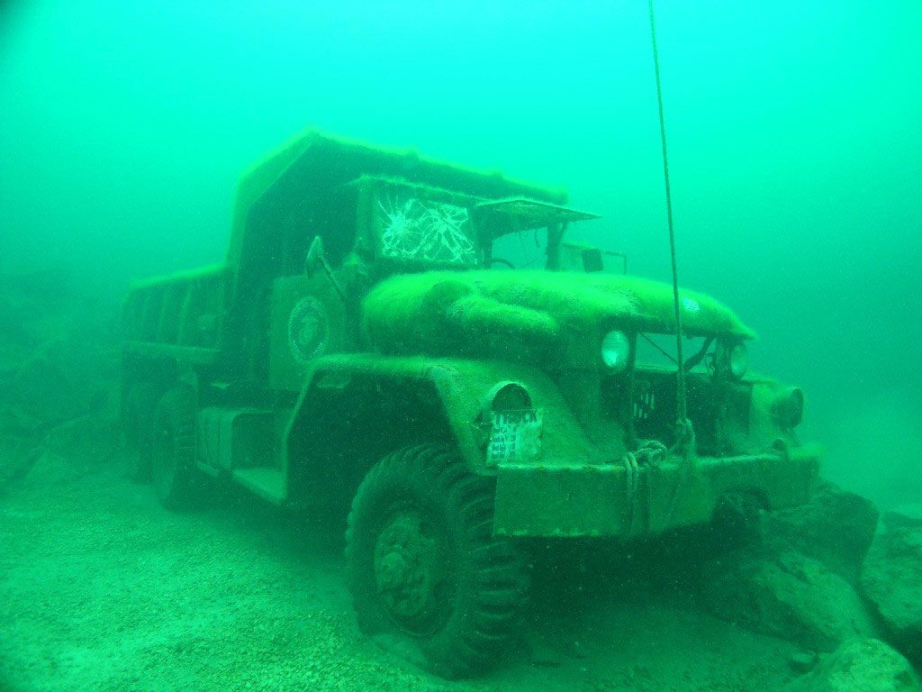 25 Things Actually Found Underwater By Deep-Sea Divers