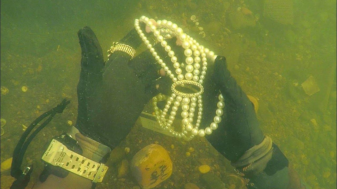 25 Things Actually Found Underwater By Deep-Sea Divers