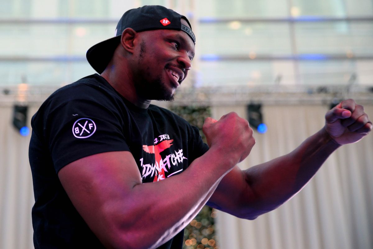 A Boxer's Brother Stopped A Man In Distress From Opening Door On ...