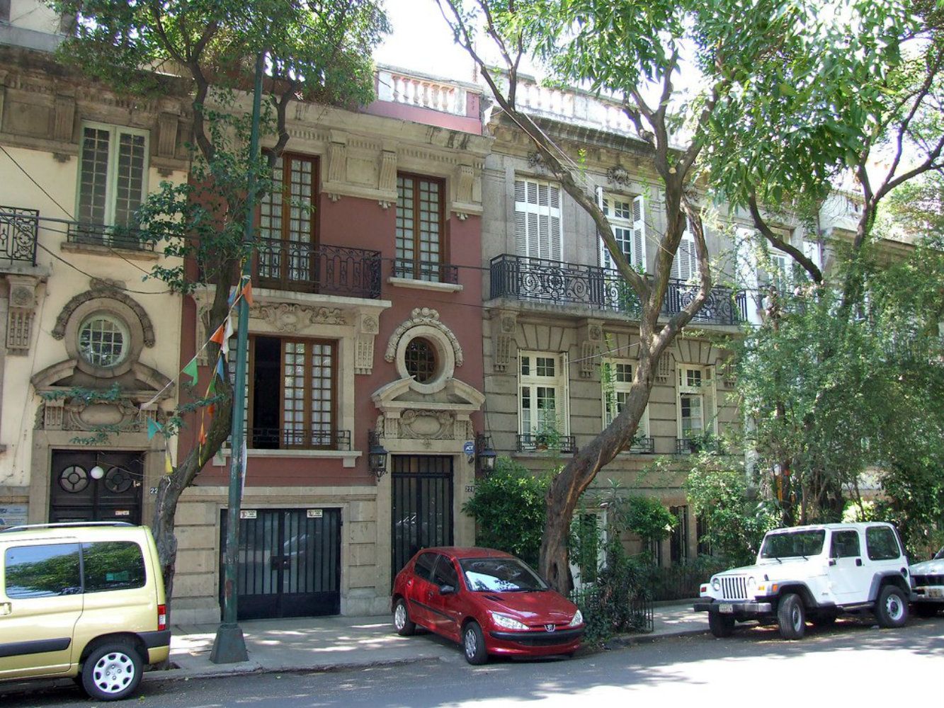 Why A Vacationer Traveling To Mexico Might Want To Stay In Mexico City ...