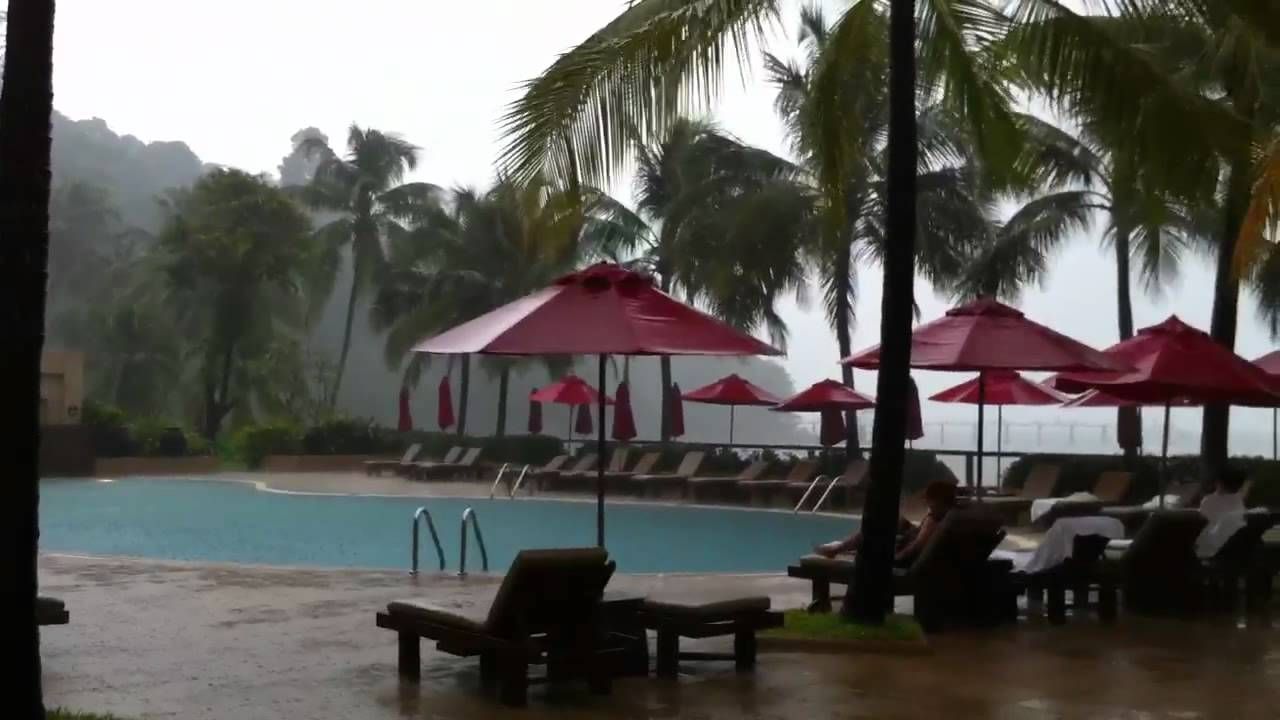 10 Photos That'll Make You Think Twice About Going To A Resort