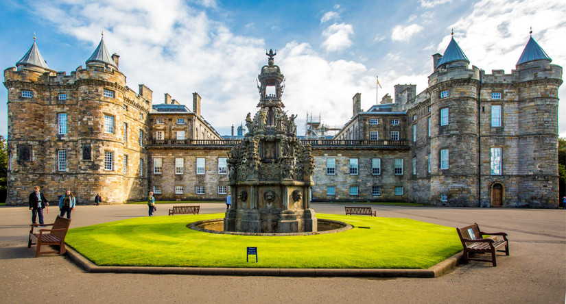 10 Great Palaces Around The World Everyone Needs To See