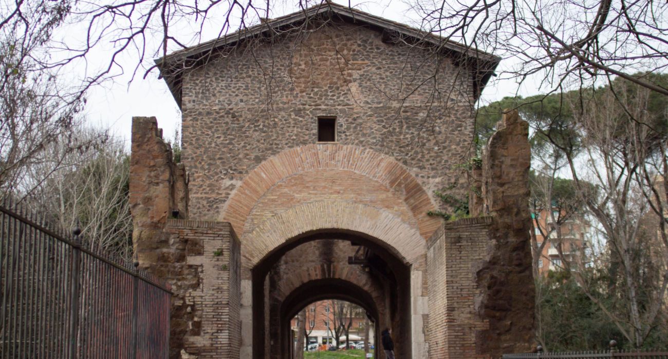 10 Ancient Roman Monuments Transformed Into Defensive Structures In The ...