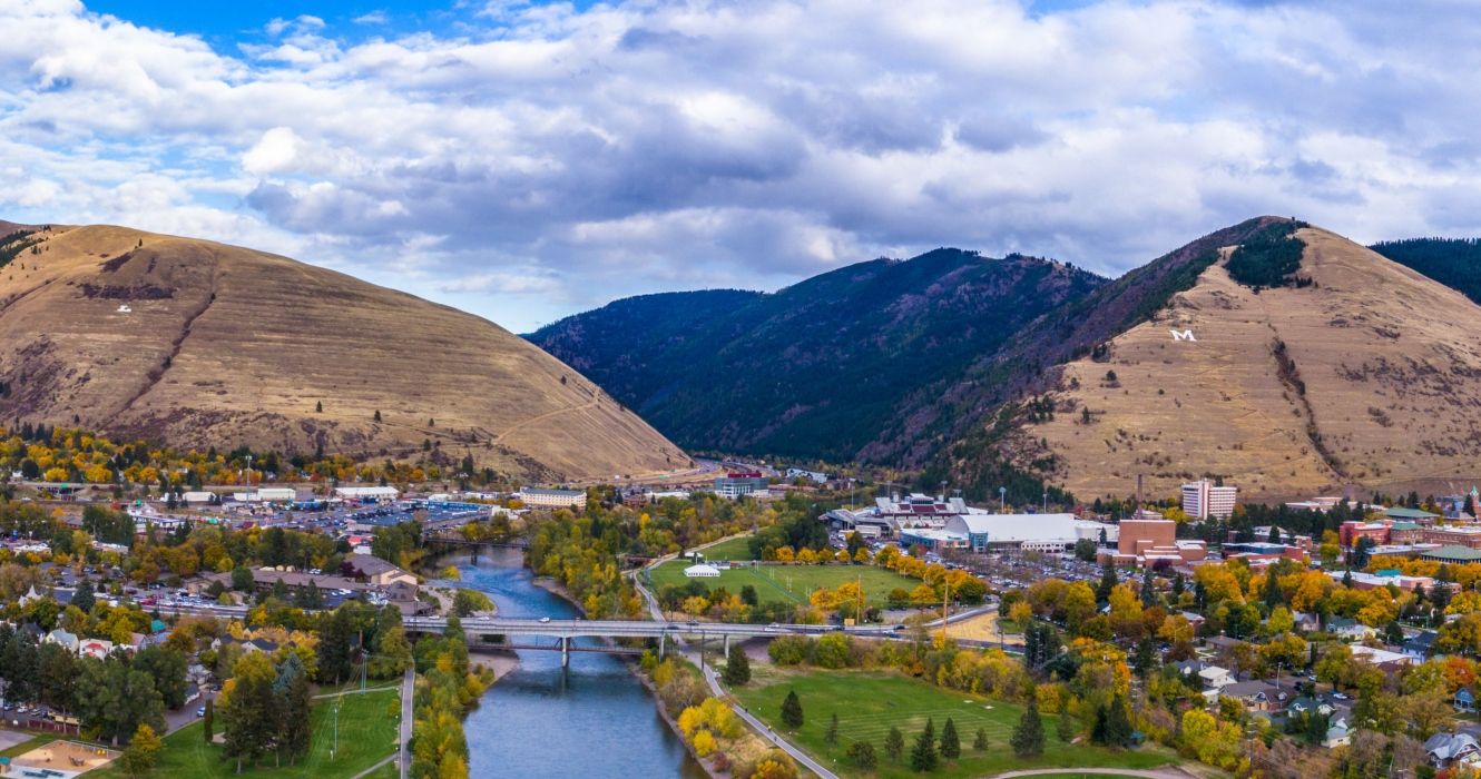 モンタナ州西部を探索: ミズーラの究極の旅行ガイドとアクティビティ - 世界の顔