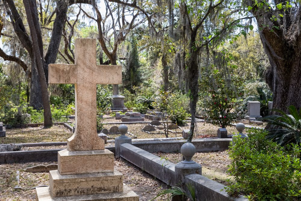 Experience The Haunting Beauty Of Bonaventure Cemetery: A Must-Visit ...