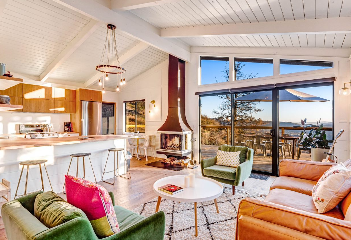 10 Hotels That Have The Most Gorgeous Fireplaces For Ultimate Winter ...