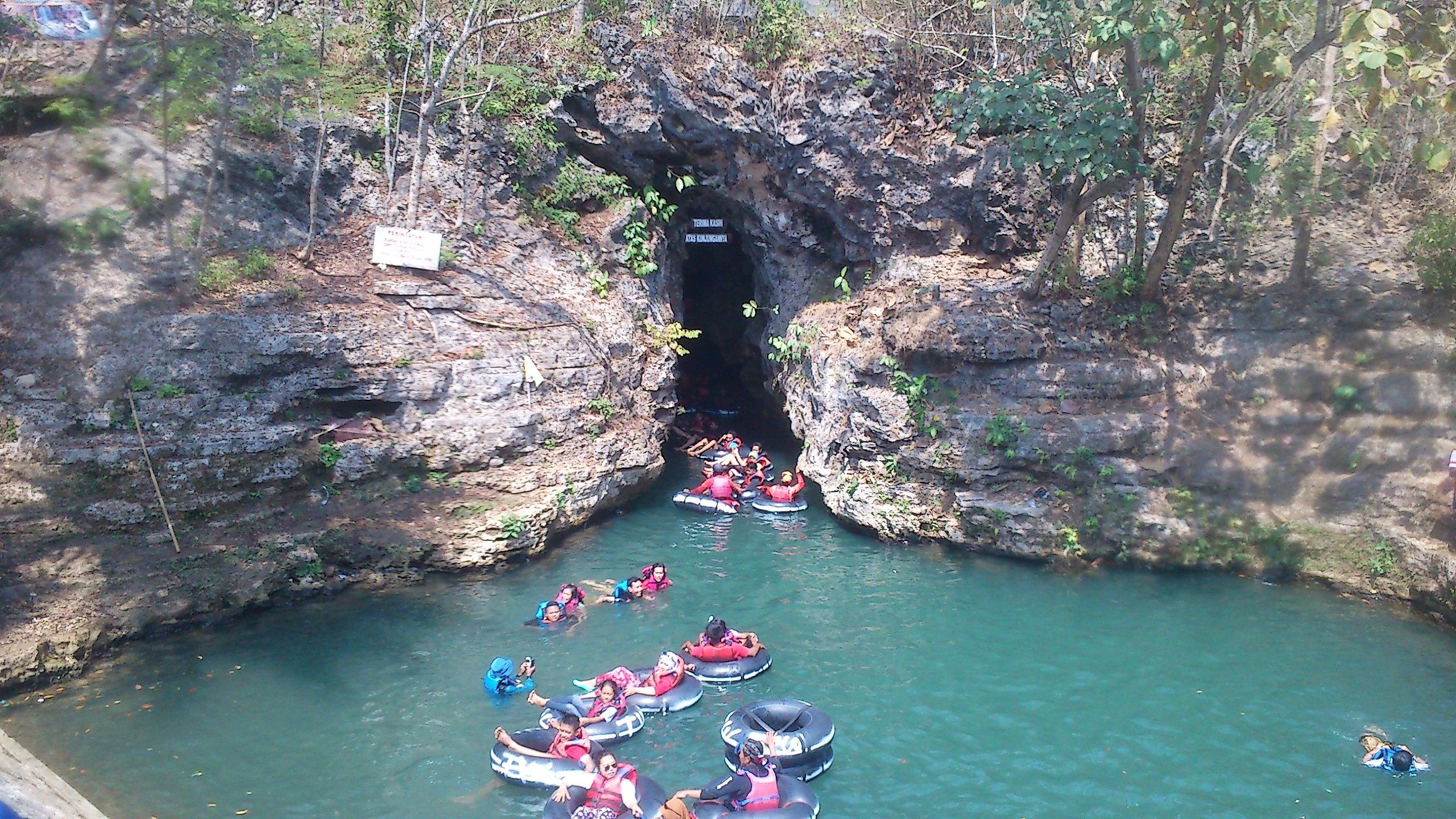 10 Of The World's Breathtaking Underground Rivers