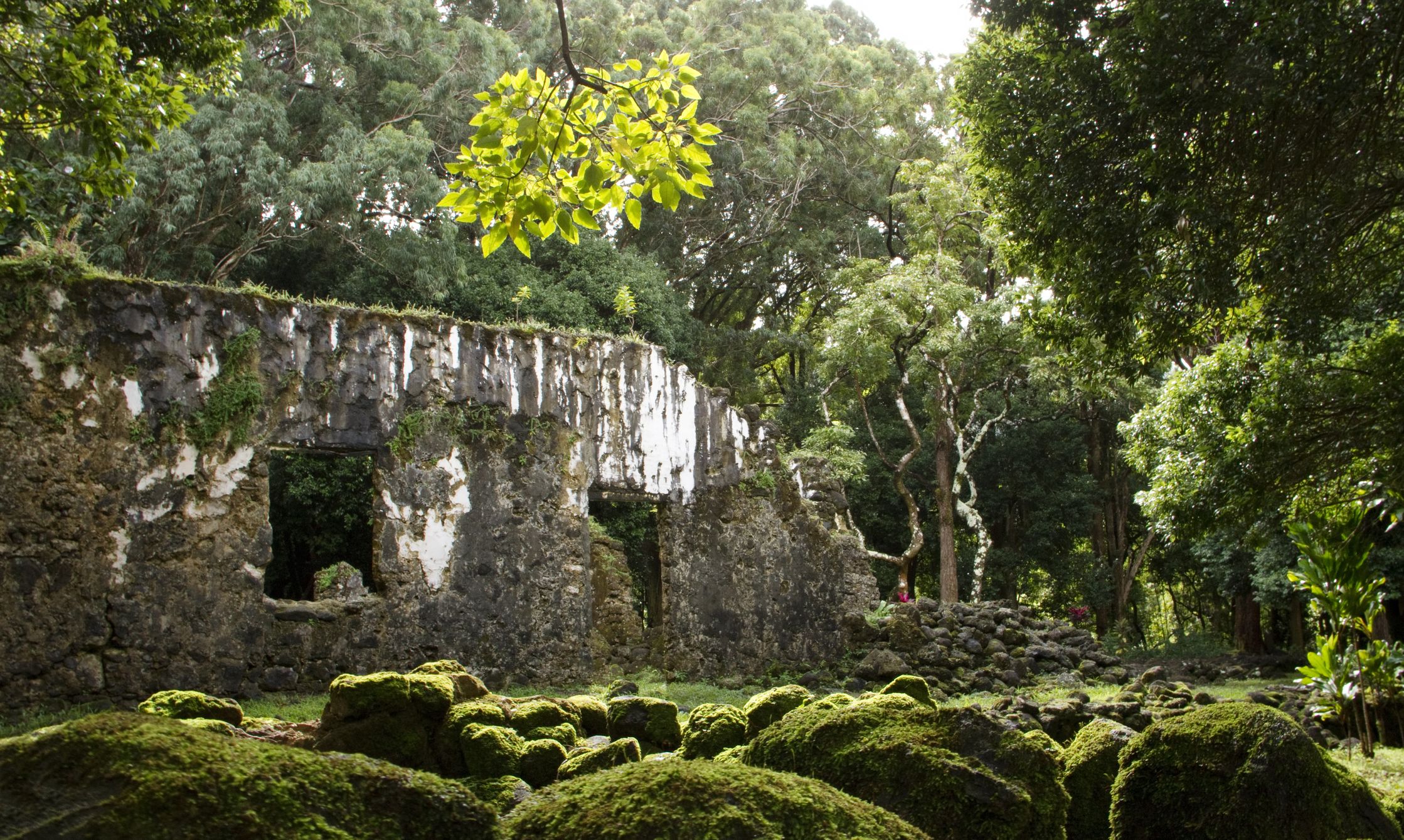 14 Ancient Ruins In Hawaii That Are As Beautiful As Its Beaches