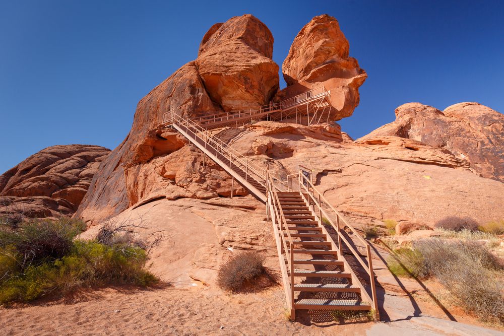 Everything You Need To Know About The Valley Of Fire's Atlatl Rock & It ...