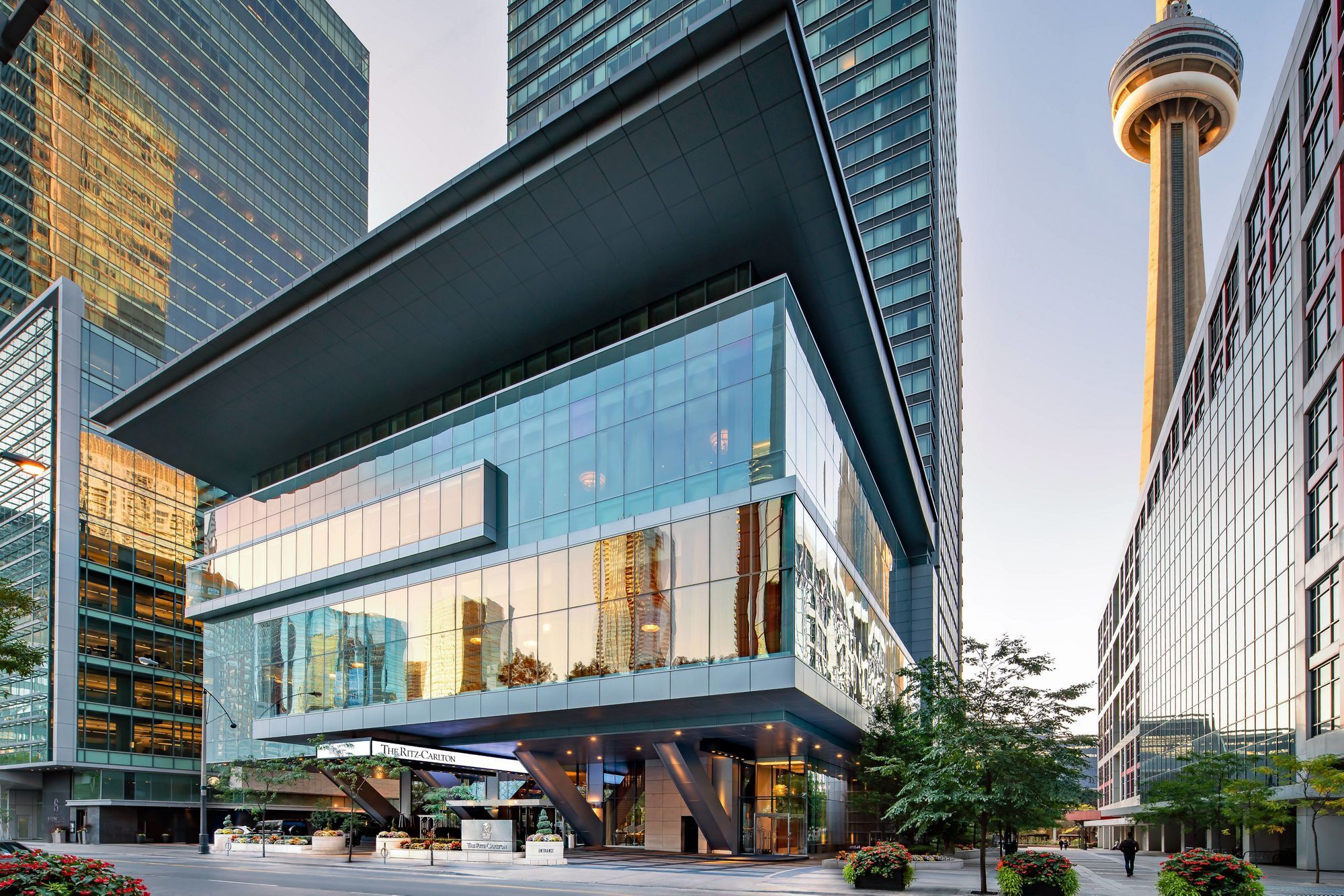 10 Best 5-Star Hotels In Toronto For A Lavish Canada Vacation