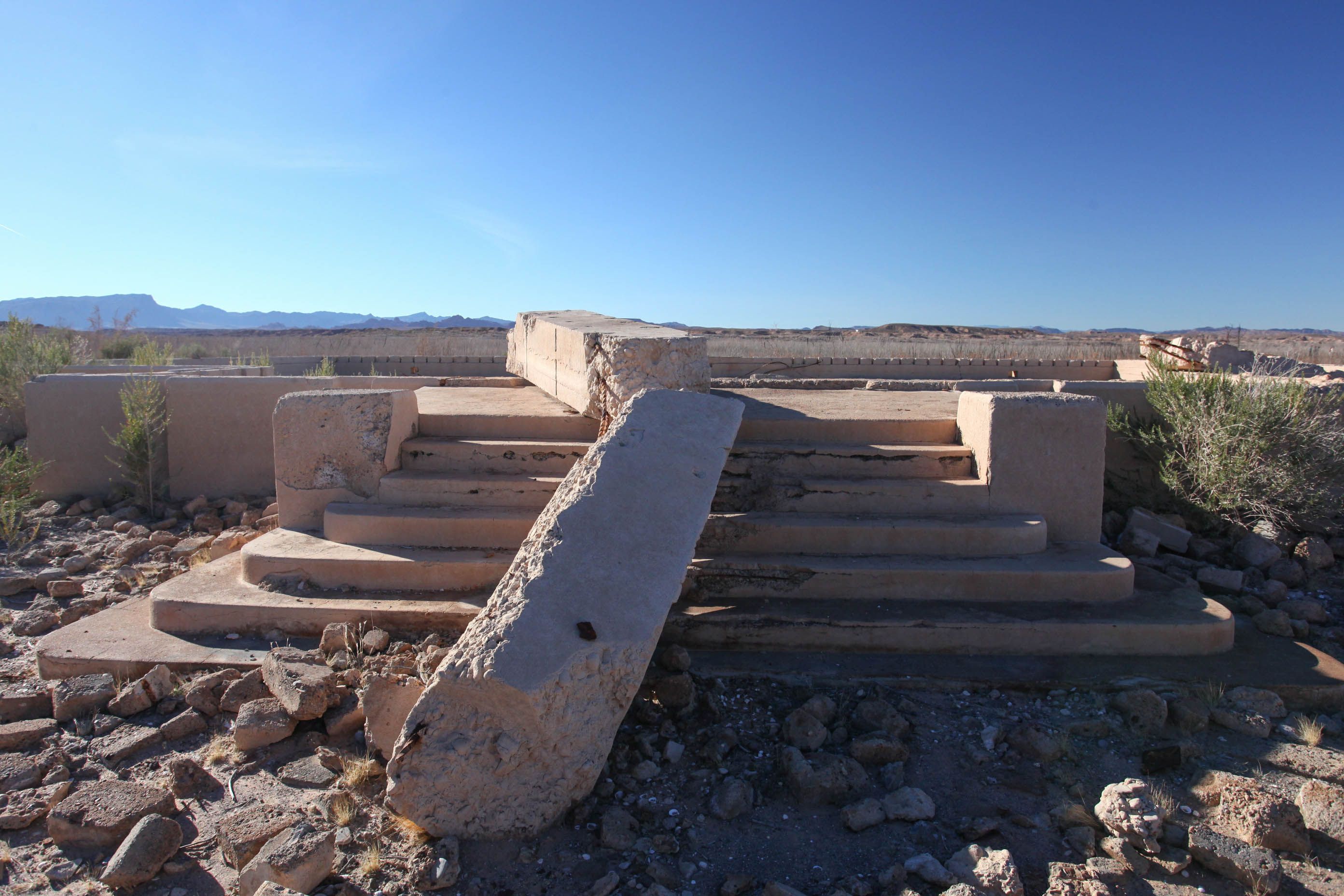 10 Unusual Things Discovered At Lake Mead (Like Upright Shipwrecks)