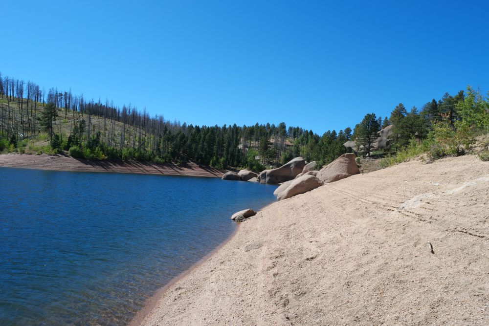 13 Lakes In & Near Colorado Springs That Are Worth Planning A Vacation