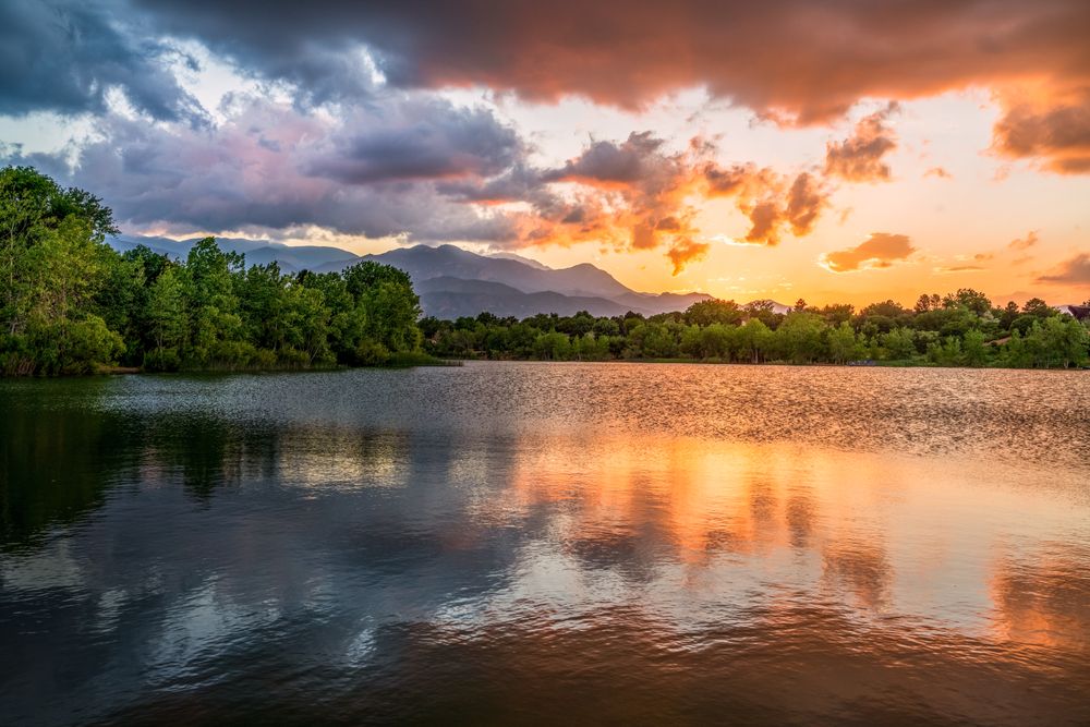 13 Lakes In & Near Colorado Springs That Are Worth Planning A Vacation