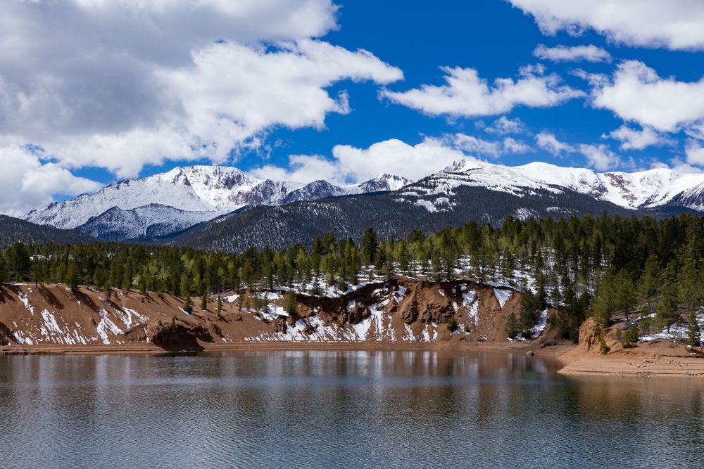 13 Lakes In & Near Colorado Springs That Are Worth Planning A Vacation