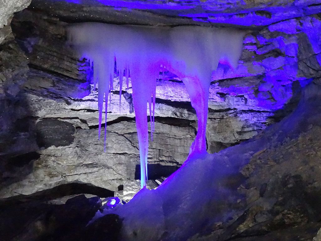 10 Of The Most Famous Caves In The World & Everything You Didn't Know ...