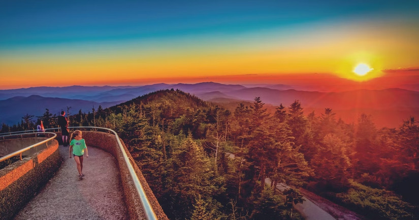 10 Scenic Drives That Show Off The Best Fall Foliage On The East Coast