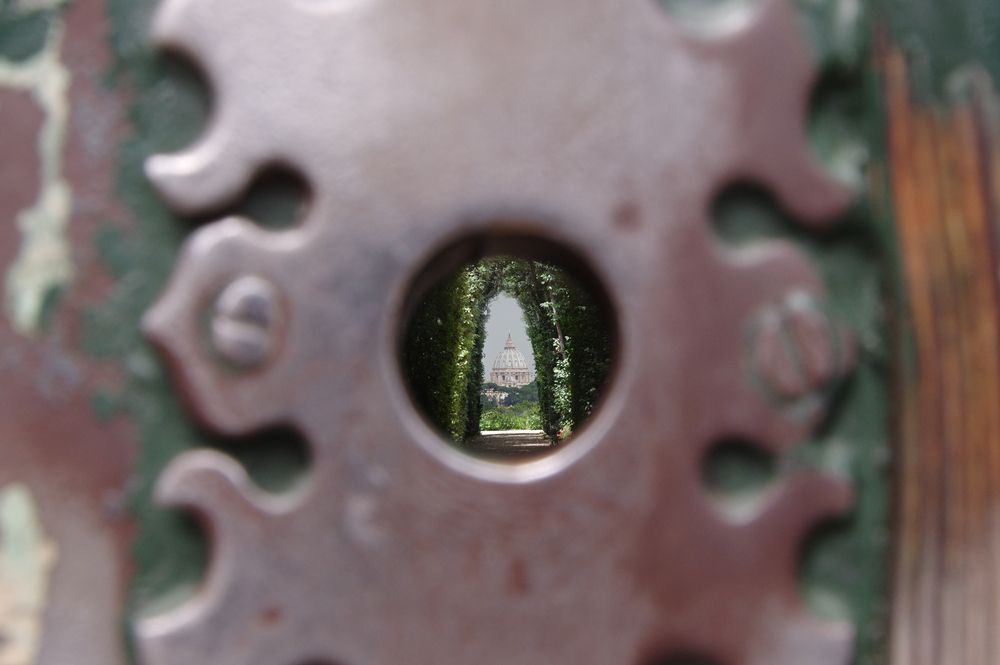 How To Find The Secret Aventine Keyhole & What To Know Before Looking ...