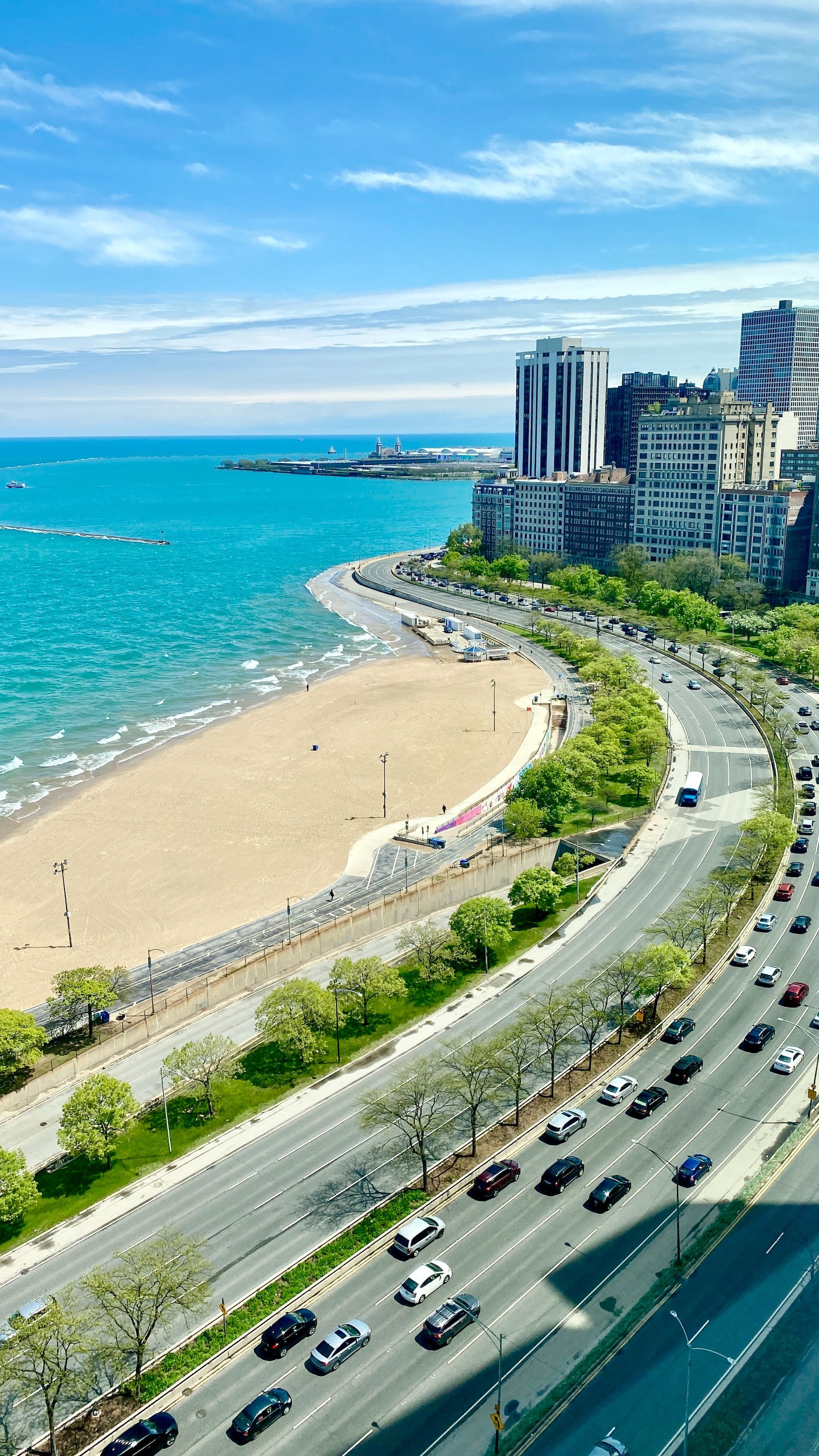10 Beaches In & Around Chicago That Make This State Feel Less Landlocked