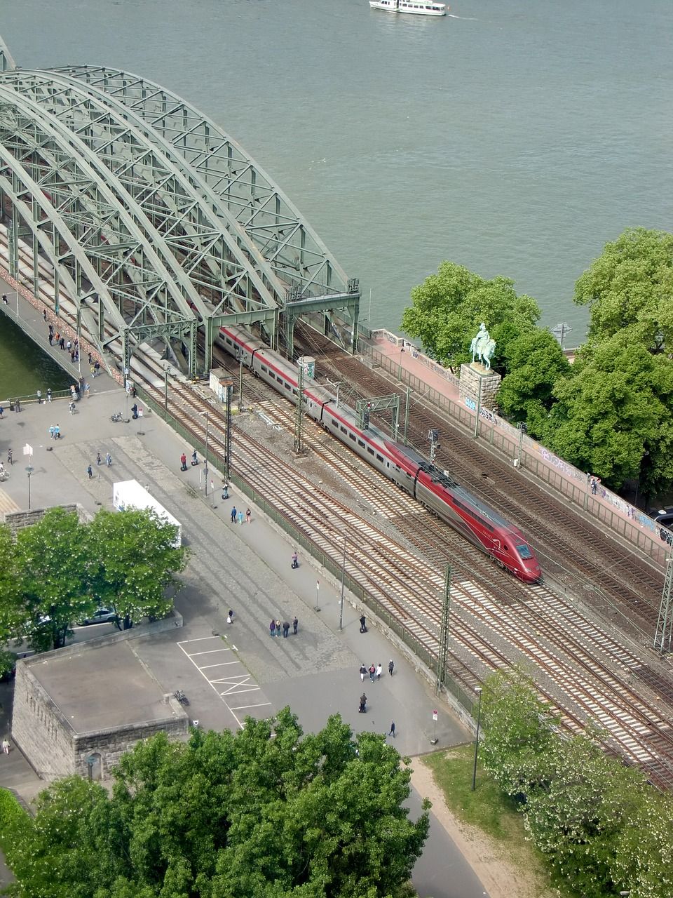14 Fastest Trains In The World