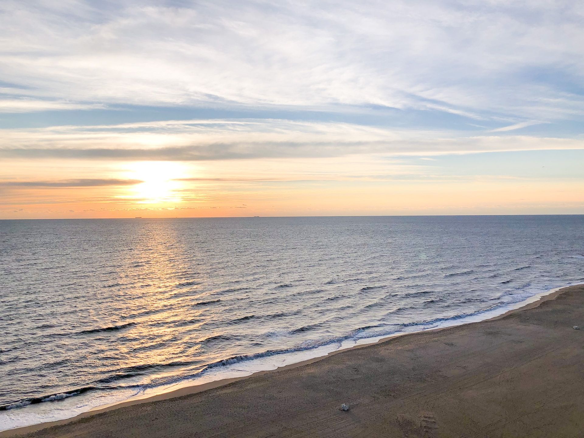 These Are The 10 Best Autumn Beach Breaks In The US ( & Where To Stay)