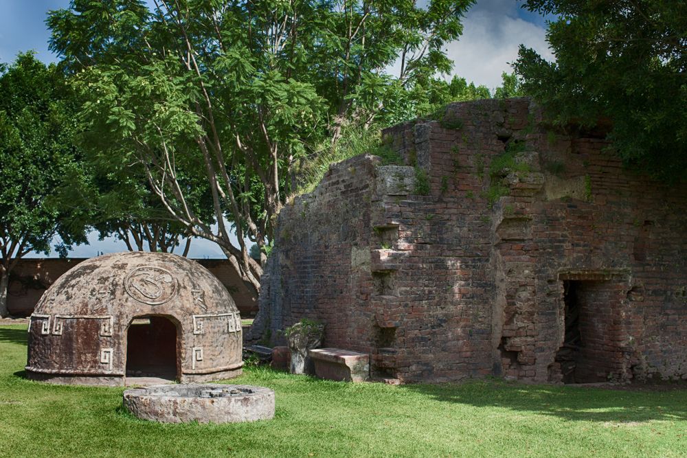 From Pyramids To Cenotes: These Are 10 Types Of Mayan Archeological ...
