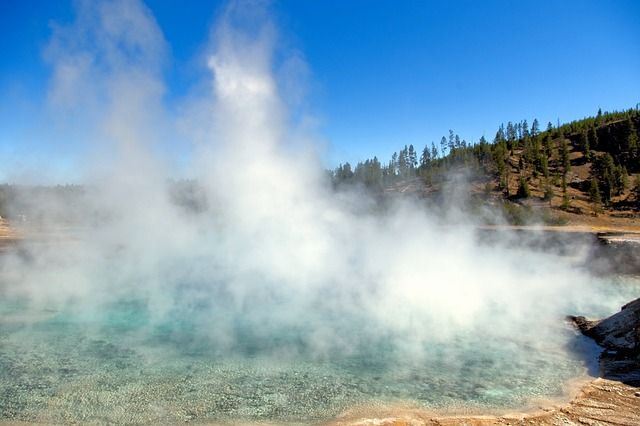 10 Best Hot Springs You Can Find In Yellowstone National Park