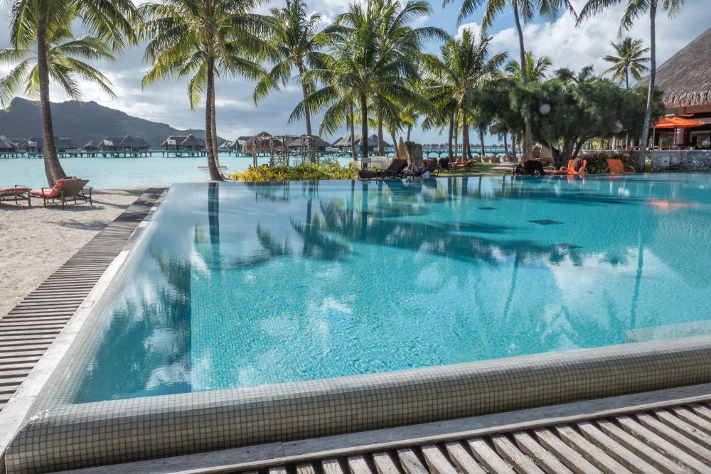 10 Dreamy Bora Bora Overwater Bungalows For An Unforgettable Tropical ...