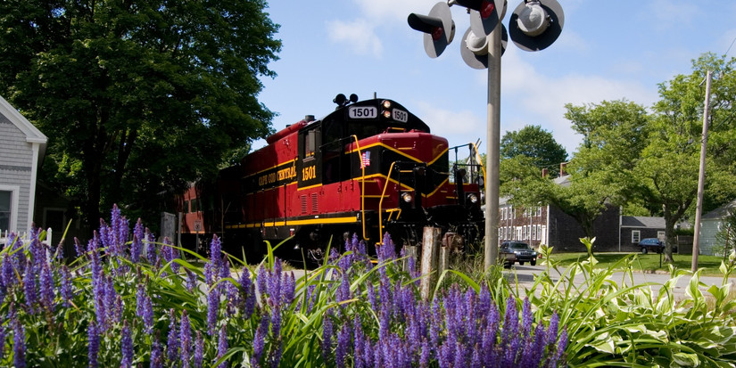 10 Scenic Train Rides That Show Off The Best Of New England's Fall Foliage