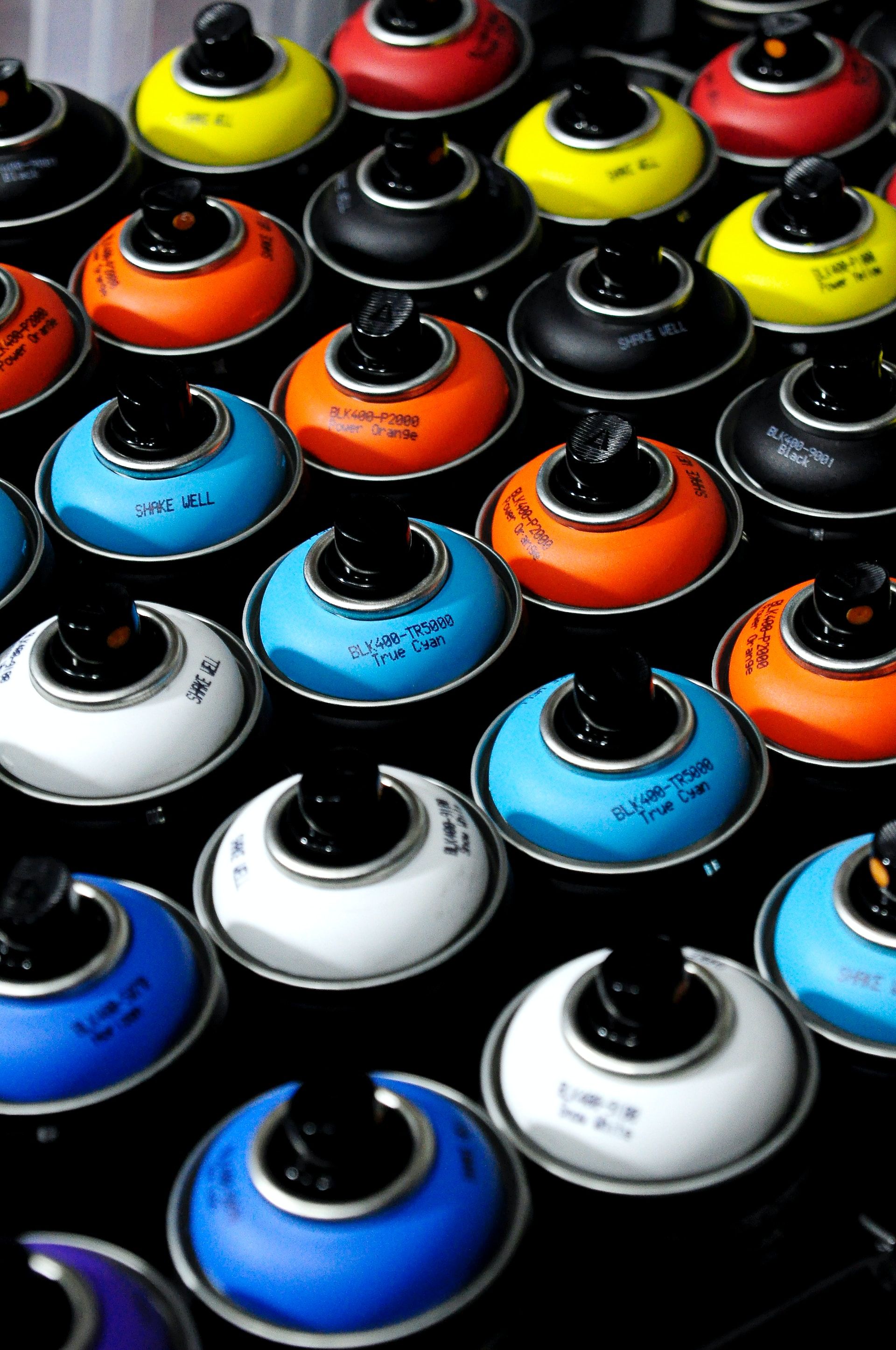 18 Surprising Things That Aren't Allowed On A Plane (12 Shouldn't Be)