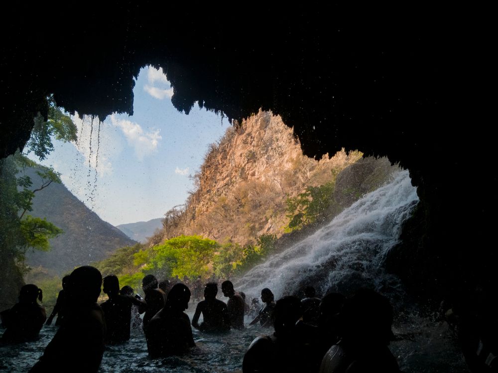 Las Grutas De Tolantongo: How To Visit Mexico's Stunning Mountainside ...