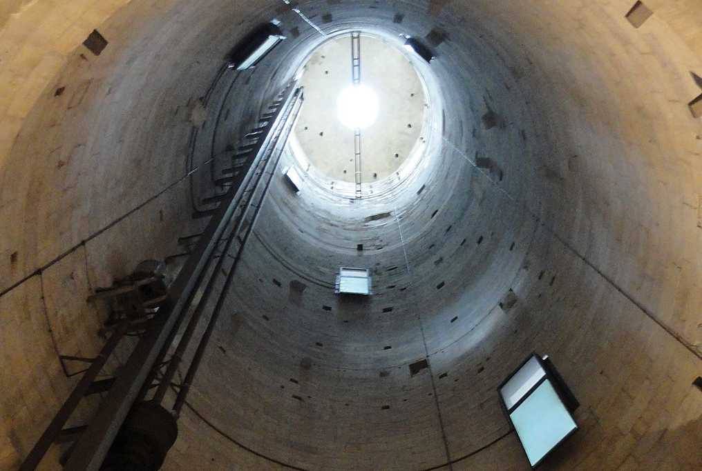 10 Famous Landmarks And How They Look From The Inside