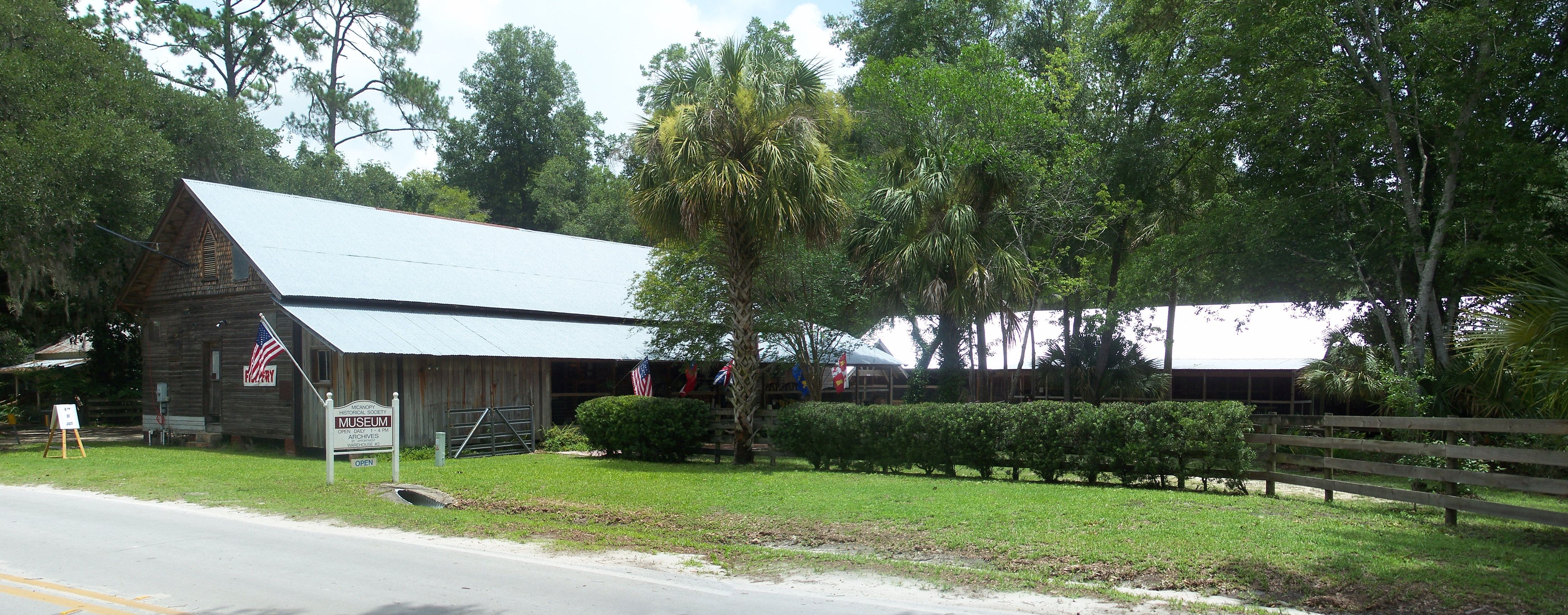 10 Cozy Towns In Florida That Feel Like Fall, Even When It's Warm Out