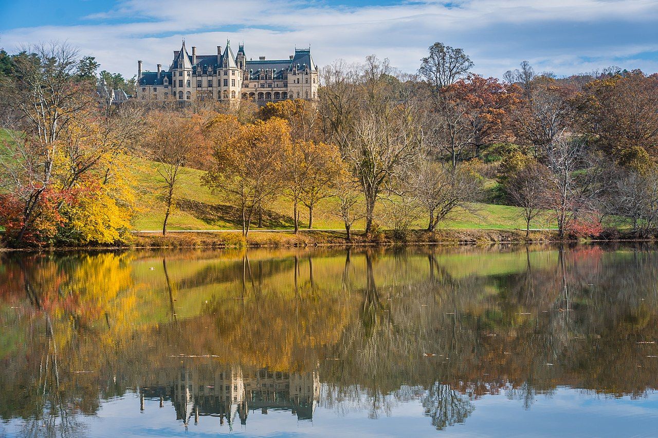 10 Scenic Places To Explore On Vacation In The Blue Ridge Mountains Of ...
