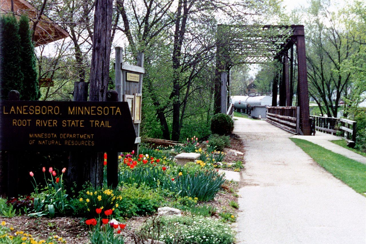 10 Of The Least-Crowded Towns To Visit In The Midwest To See Fall Foliage