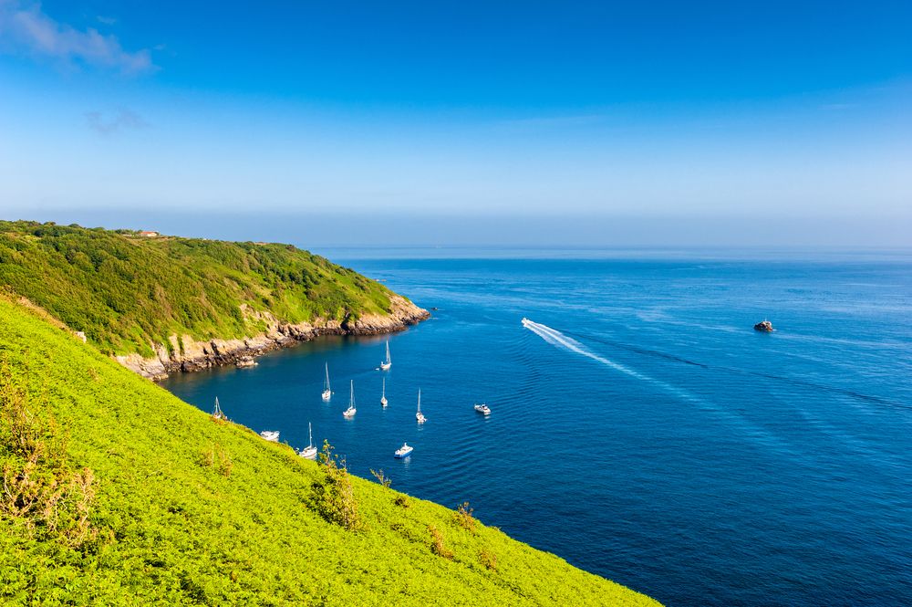 Discover This Charming Channel Island By Horse-Drawn Cart, Where Cars ...