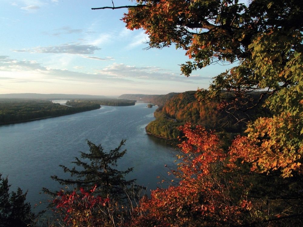 Fall Road Trips: 10 Scenic Drives to Take in the Midwest In October