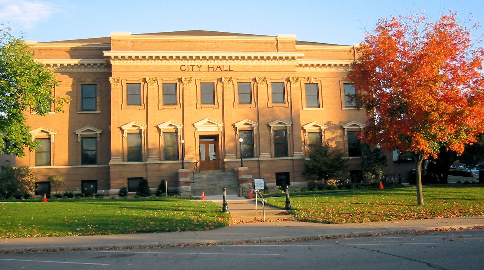 10 Of The Least-Crowded Towns To Visit In The Midwest To See Fall Foliage