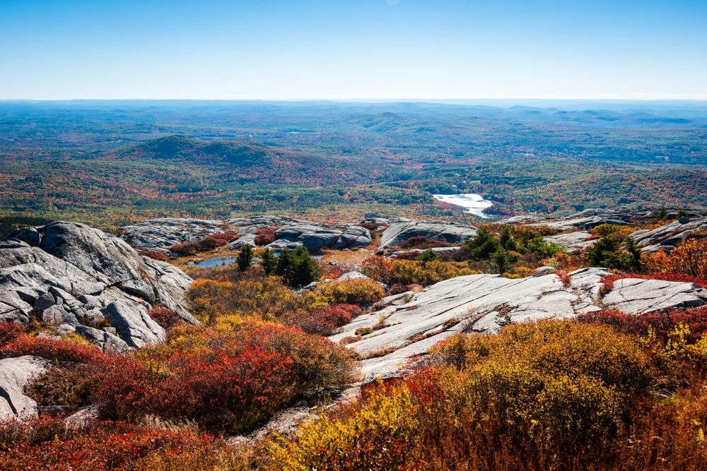 10 Perfect Fall Foliage Hikes To Take In New Hampshire