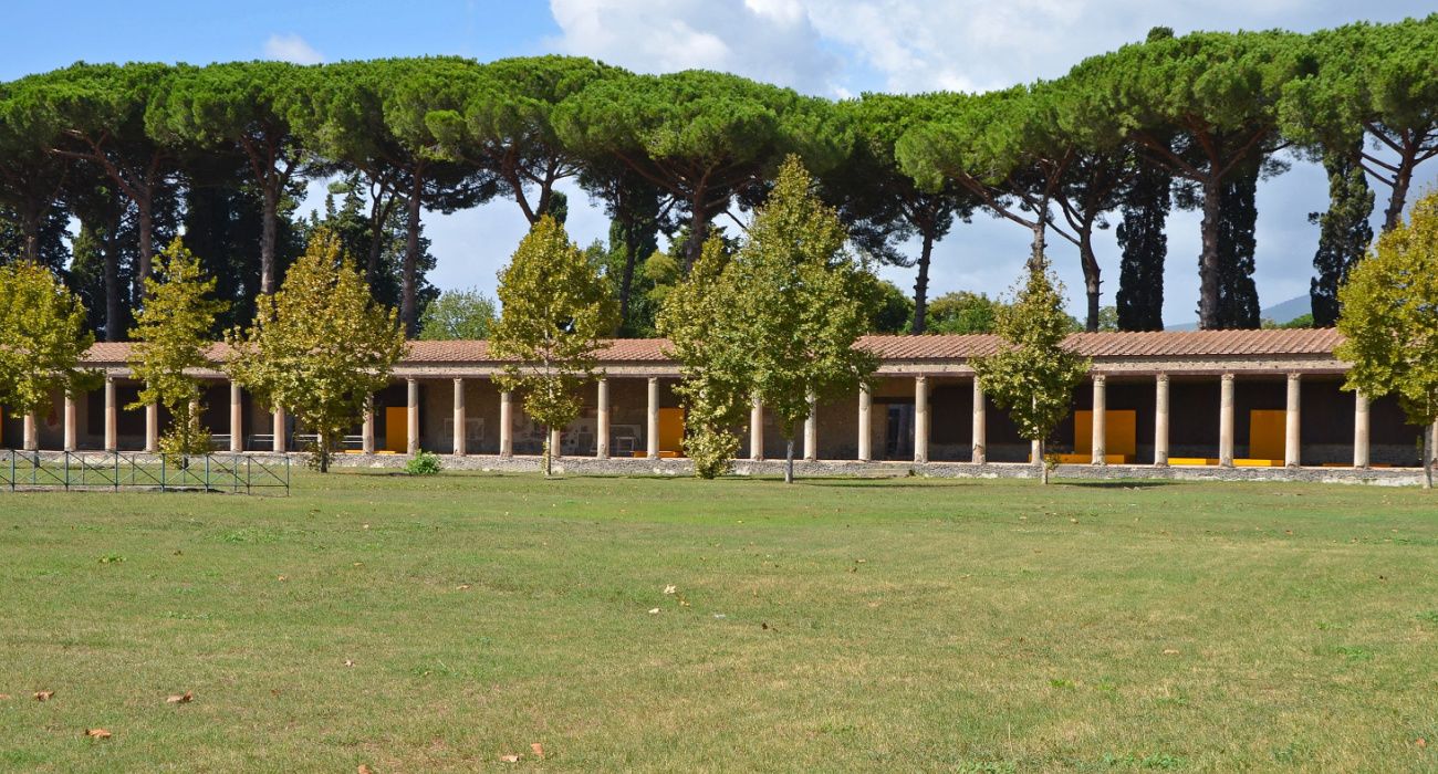 Discover The Palaestra Or Sports Field Of Pompeii (& What Was Found There)