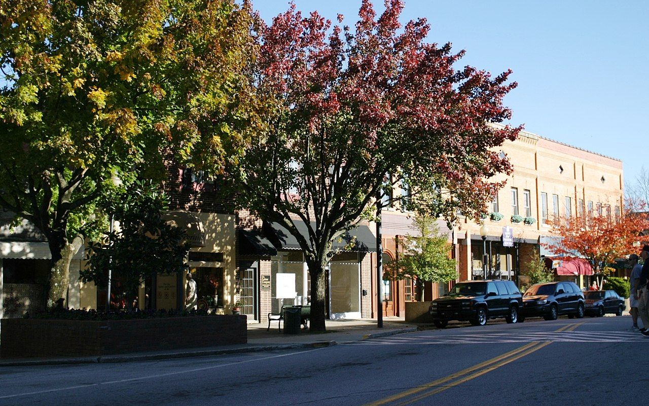 Golden Season Getaways: 10 Small Towns Perfect To Visit In The Fall In ...