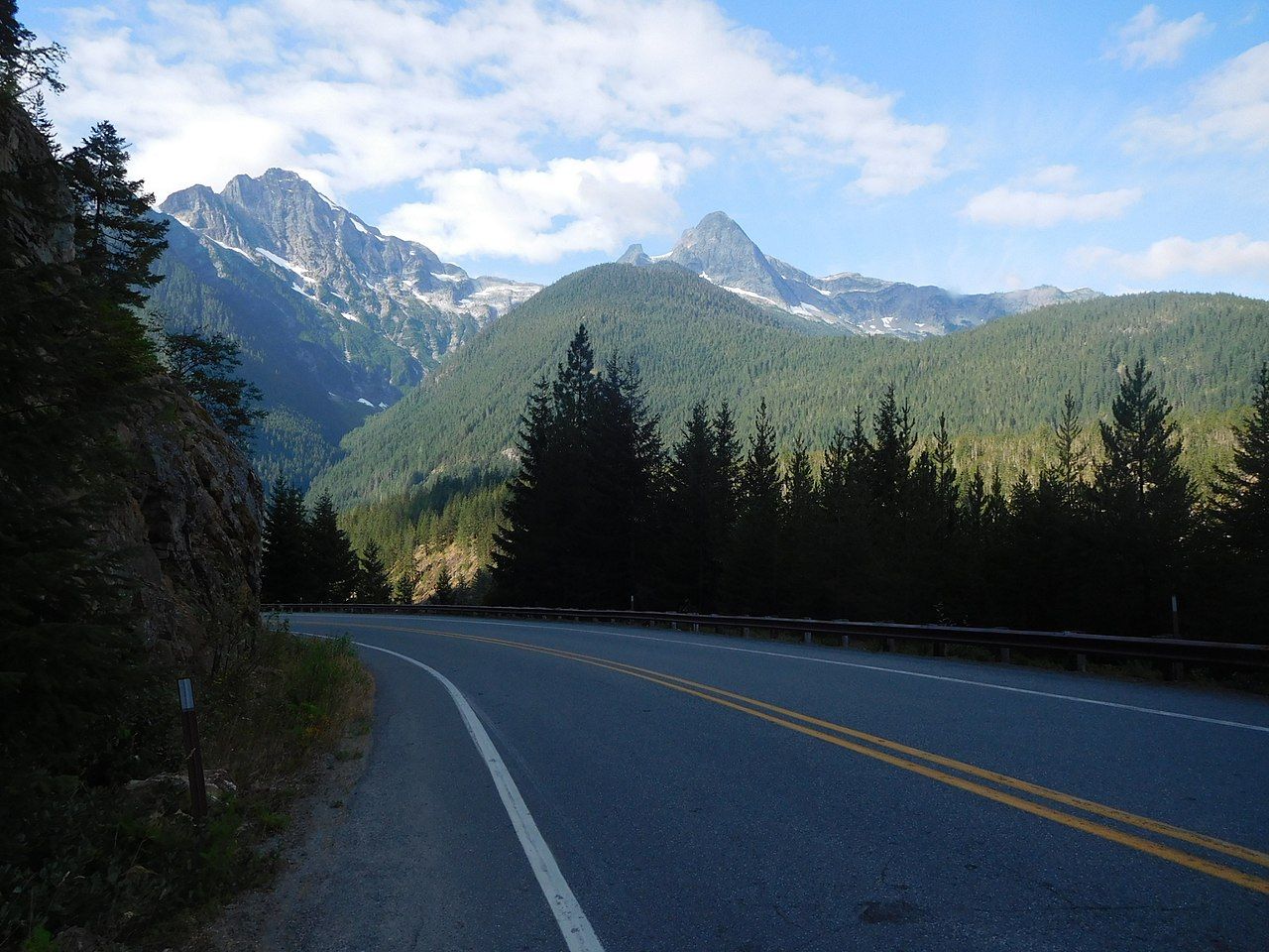 Exploring Fall Foliage: 10 Scenic Road Trips In The Pacific Northwest