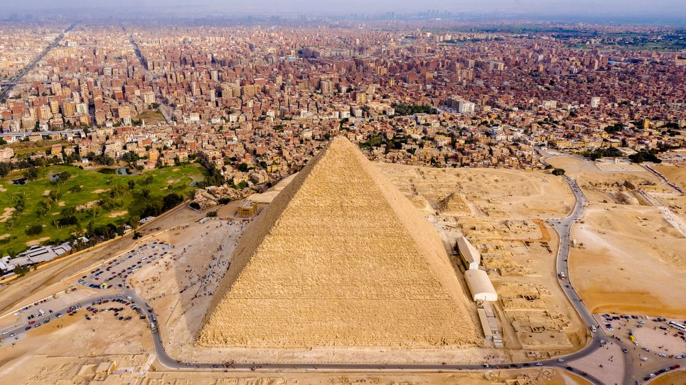 See The Worker's Dwellings & Cemetery Of Those Who Built The Pyramids ...