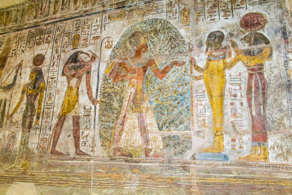 ヌビア最古の神殿、エジプトの印象的なアマダ神殿を訪問 - 世界の顔