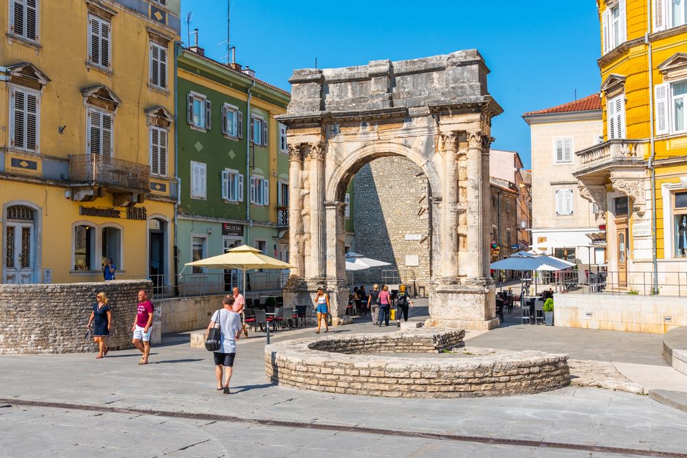 This Popular Croatia City Is Home To One Of The Best Surviving Roman ...
